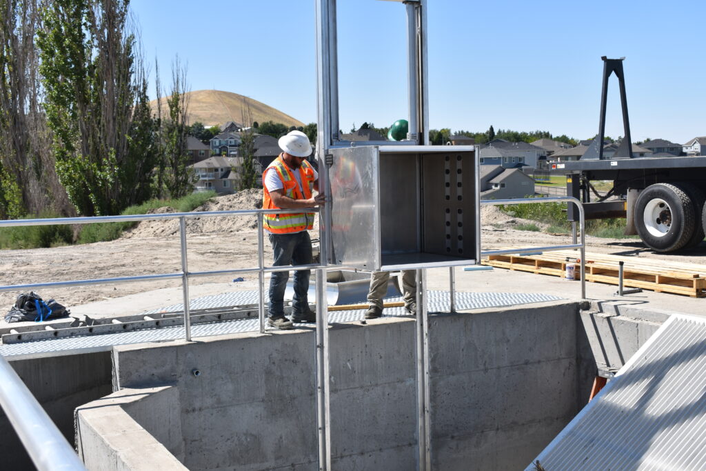 Automated Control Gates installed on Badger East Canal - Kennewick ...