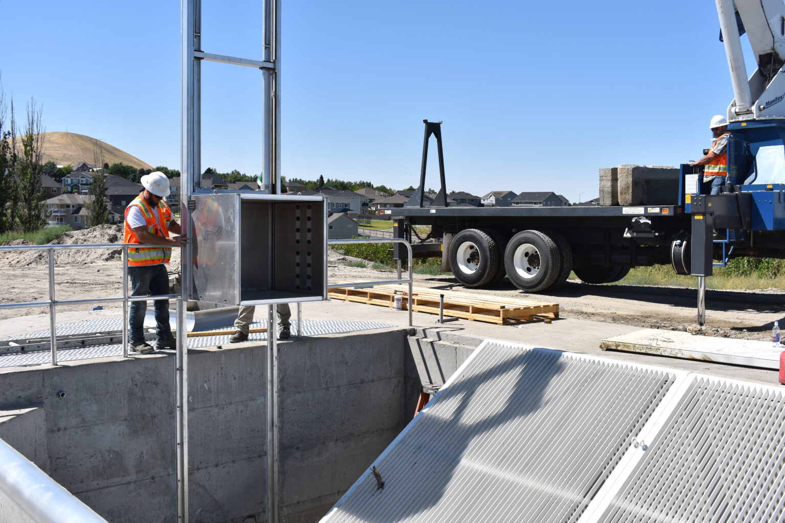 Automated Control Gates installed on Badger East Canal - Kennewick ...